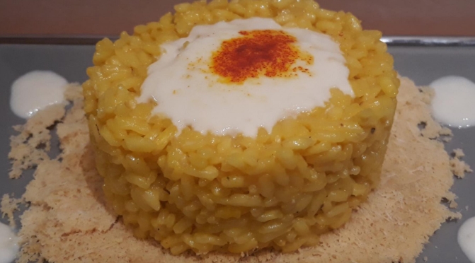 Risotto allo zafferano su cialda di grana: come farlo : RISOTTO ...